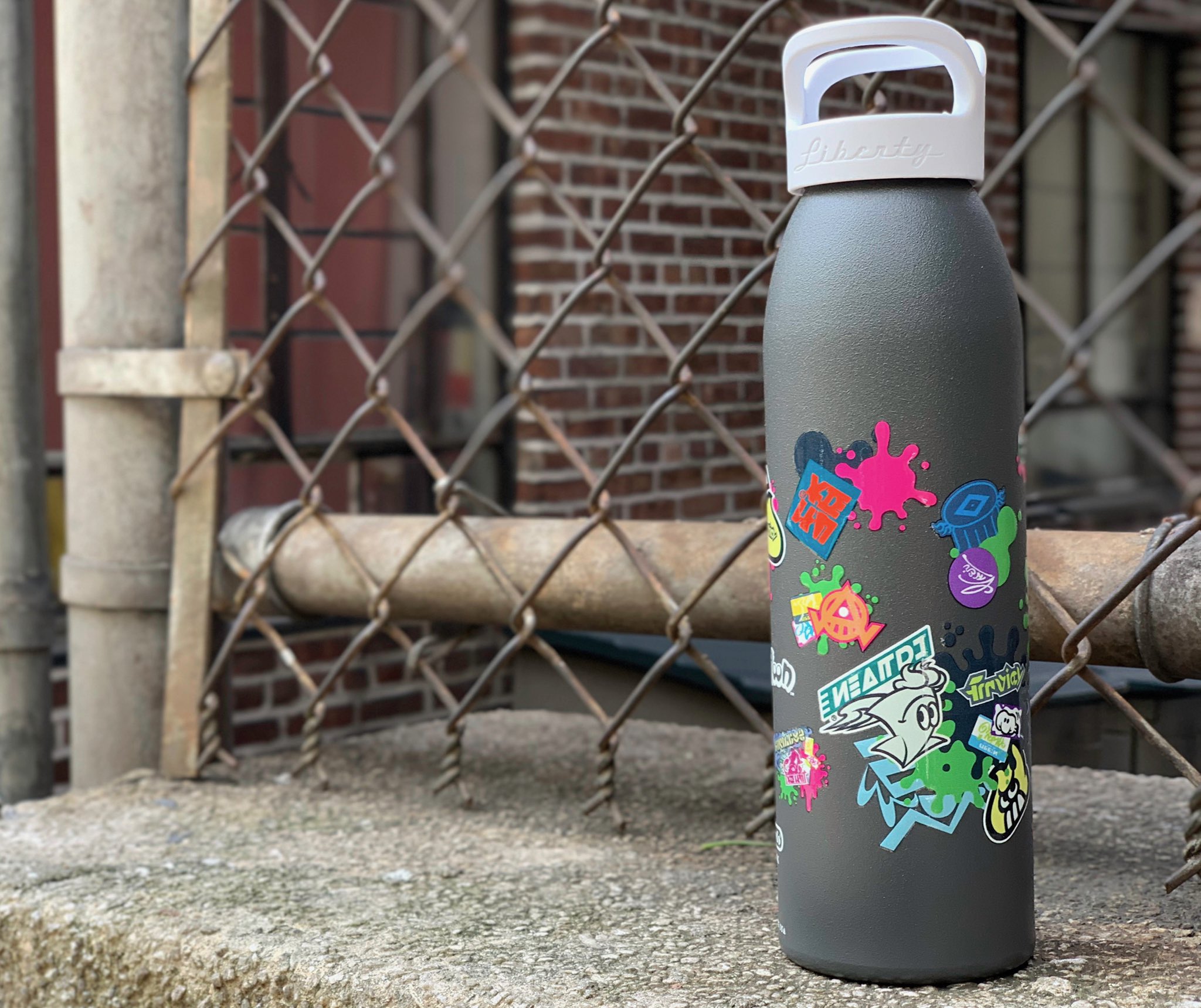 File:S2 Merch NintendoNYC Liberty Water bottle.jpg - Inkipedia, the ...